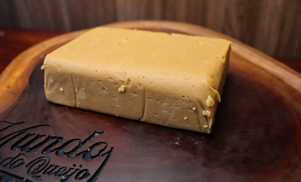 DOCE DE LEITE CASEIRO EM BARRA MUNDO DO QUEIJO 400 G