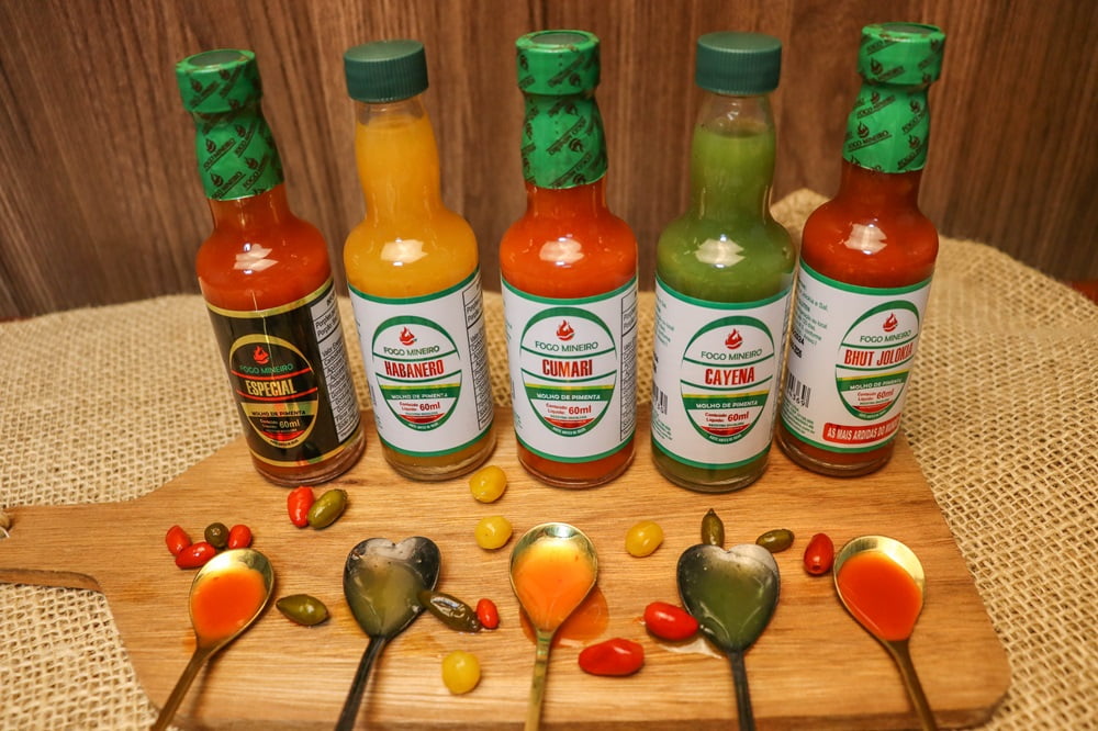KIT PARA PRESENTE COM 5 MOLHOS DE PIMENTA