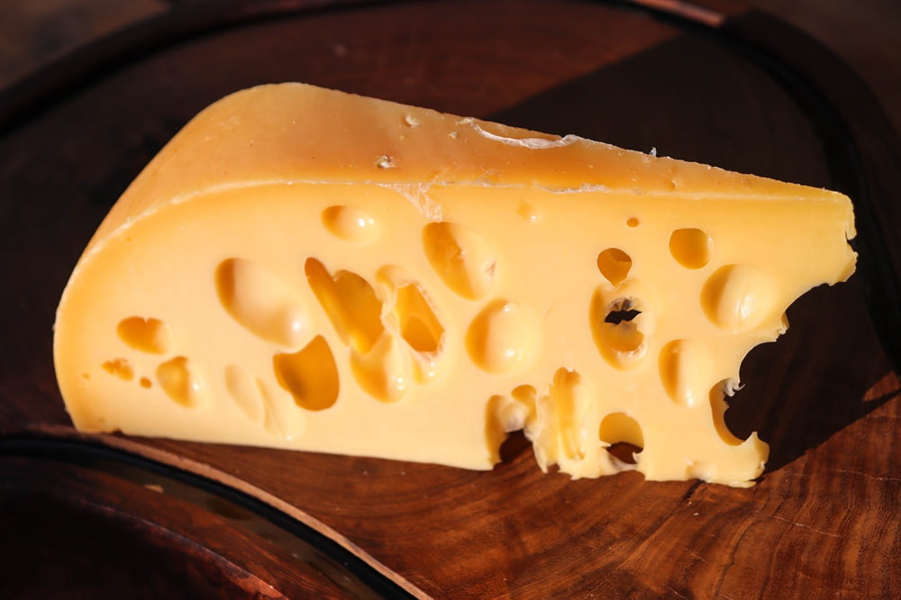 QUEIJO EMMENTAL NOVA ALEMANHA - PEDAÇO 500G - Mundo do Queijo - Queijo ...