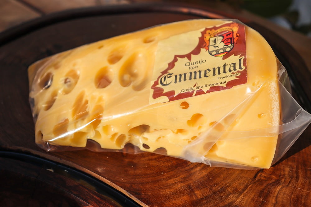 QUEIJO EMMENTAL NOVA ALEMANHA - PEDAÇO 500G - Mundo do Queijo - Queijo ...